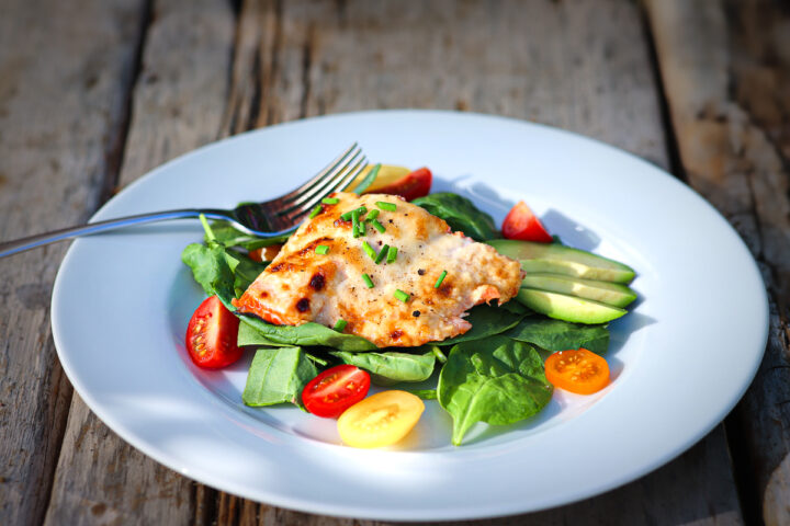 A Guide To How Much Salmon Per Person For A Serving - West Coast ...